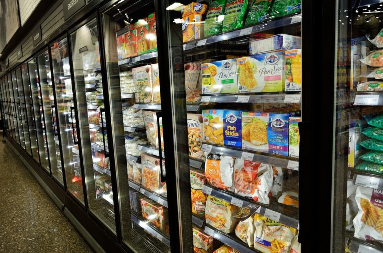 Frozen Food Aisle Photo - Easy Home Meals